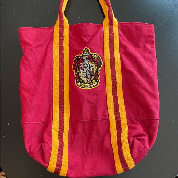 Bags | Universal Studios Wizarding World Of Harry Potter Gryffindor ...